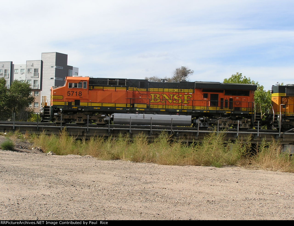 BNSF 5718